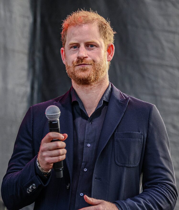 Prince Harry Meets Grieving British Parents Amid Social Media Case ...