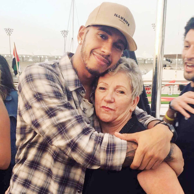 Lewis Hamilton’s Mother Wants F1 Driver to Be With Someone ‘Low-Key ...